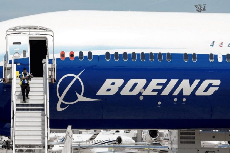Segundo exempleado que denunció problemas en aviones Boeing muere ...